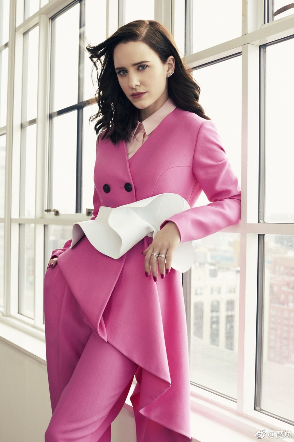Rachel Brosnahan 《Bustle》杂志1月刊写真|Bustle|写真|杂志_新浪新闻