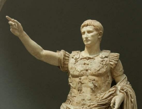 奴隶制在罗马共和国末期一度十分普遍，罗马帝国末期几乎销声匿迹