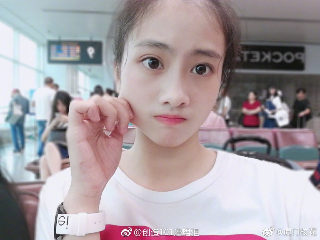 她叫潘珺雅，01年，毕业于厦门艺术学校，身高167cm，来自福州