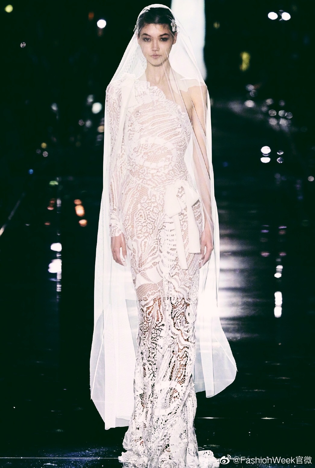 Tom Ford秀上的日法混血模特Mika Schneider,最帅的新娘👰