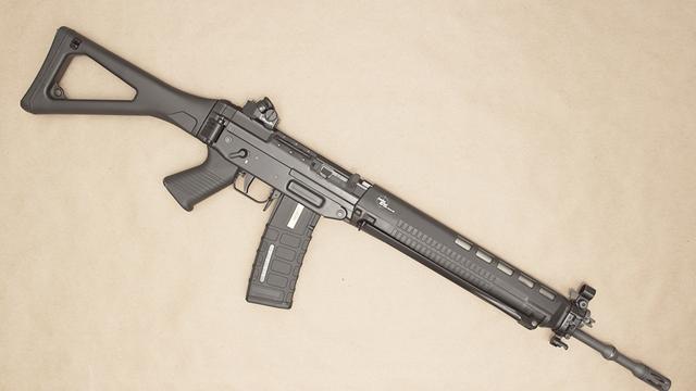 世界前三的突击步枪：设计连接卡笋，能同时安装多个弹匣_新浪新闻