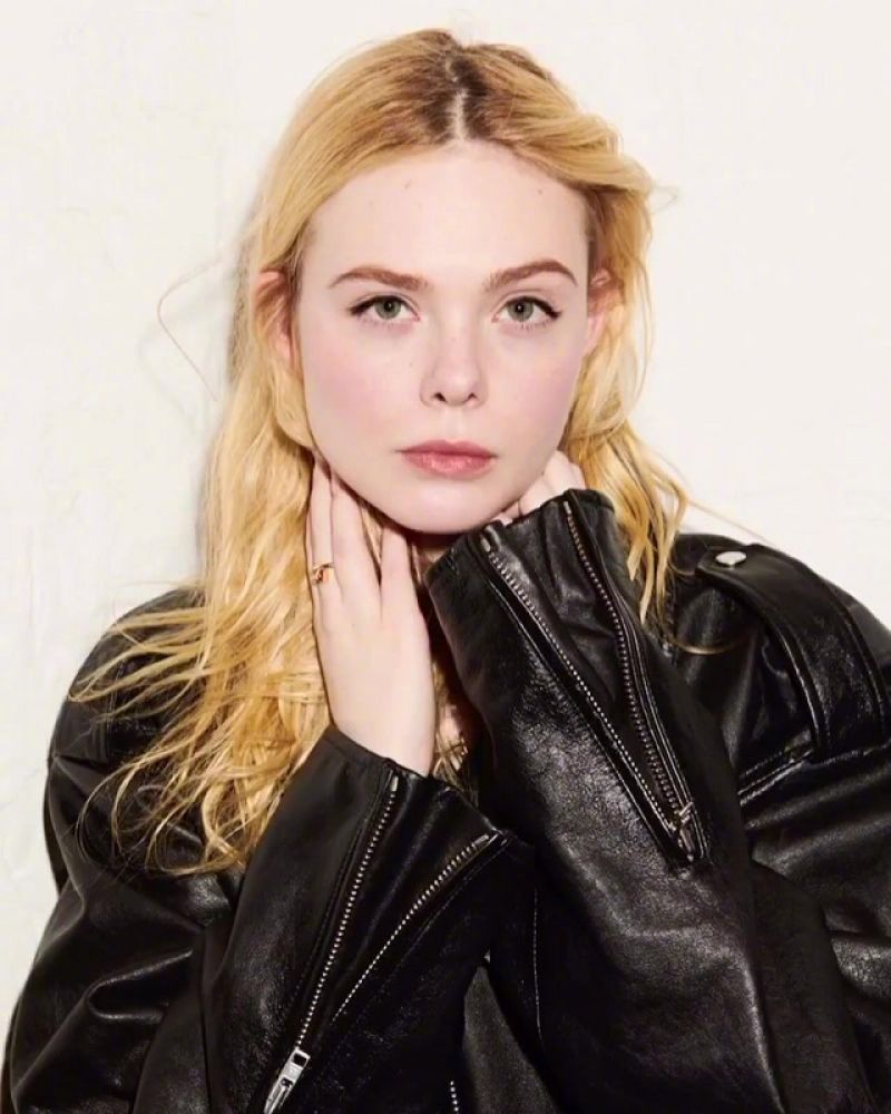 Elle Fanning 登上《 Glamour 》巴黎版 2020年三月号封面