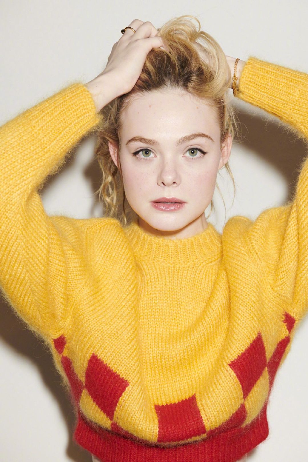Elle Fanning 登上《 Glamour 》巴黎版 2020年三月号封面