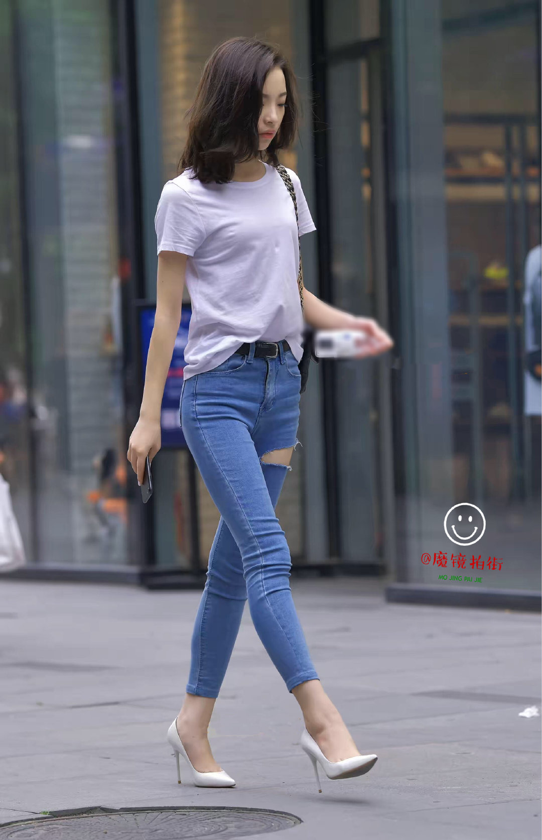 这个破洞很有灵性啊。关注我,看更多美女校花!