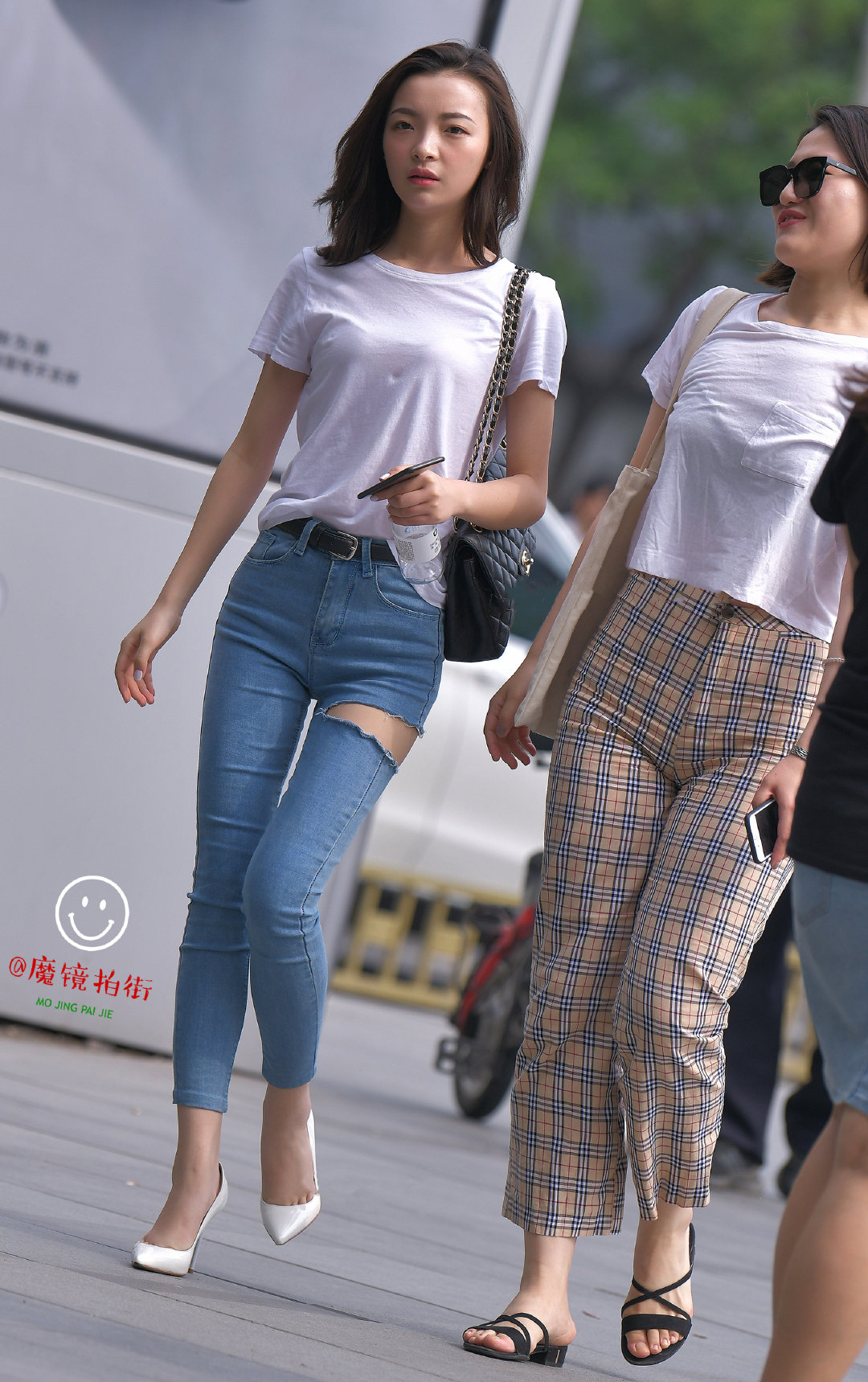 这个破洞很有灵性啊。关注我,看更多美女校花!