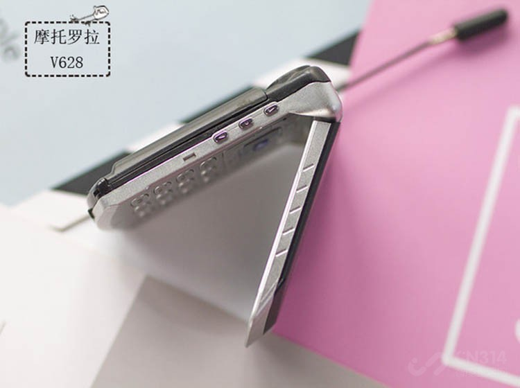 摩托罗拉V系列老机型盘点：单凭翻盖设计就玩出这么多“神话”__财经头条