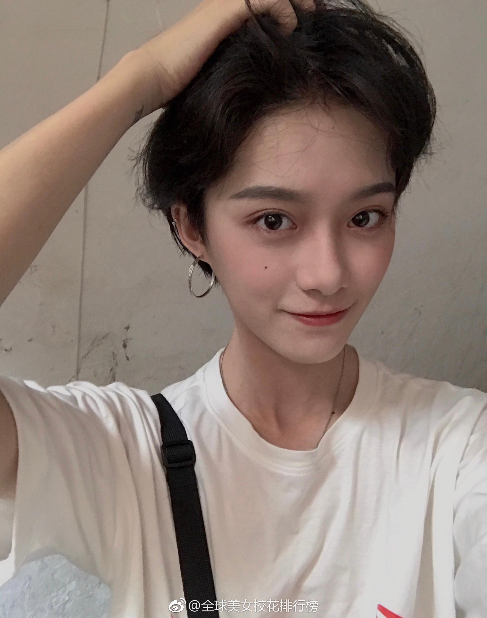 @神隐阿乐 98年的摩羯座，身高178cm，长腿MM，你觉得几分呢？|阿乐|摩羯座|身高_新浪新闻