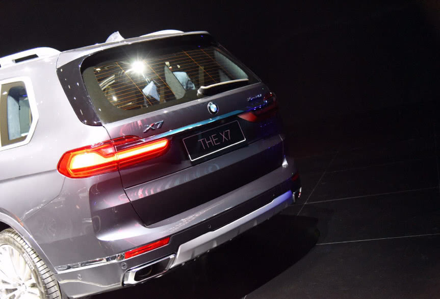 实拍详解宝马旗舰SUV X7，尺寸超GLS-新浪汽车