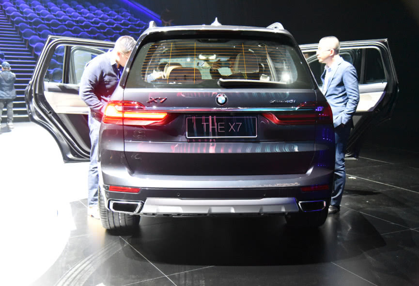 实拍详解宝马旗舰SUV X7，尺寸超GLS-新浪汽车