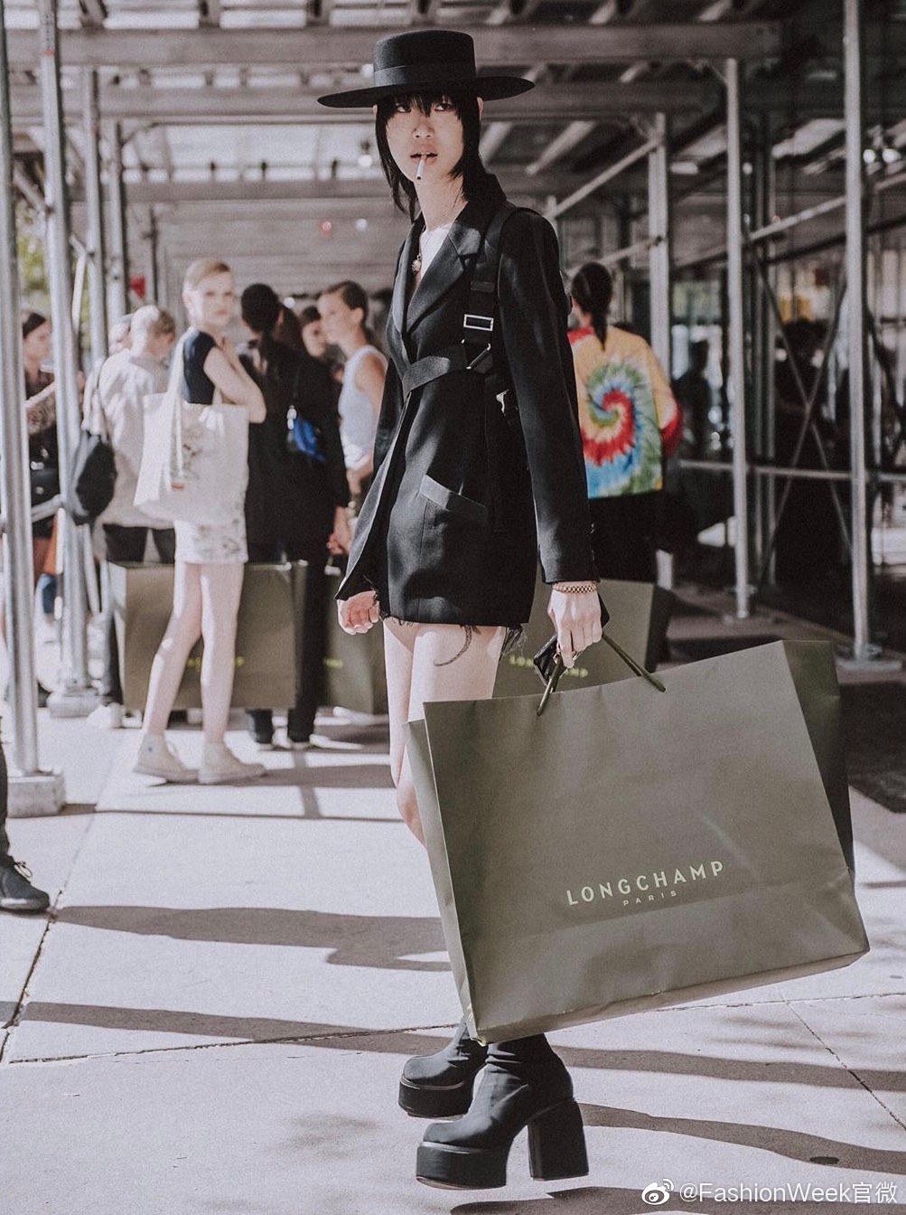 Street Style | Sora Choi崔素拉在时装周街拍 |崔素拉|时装周|街拍_新浪新闻