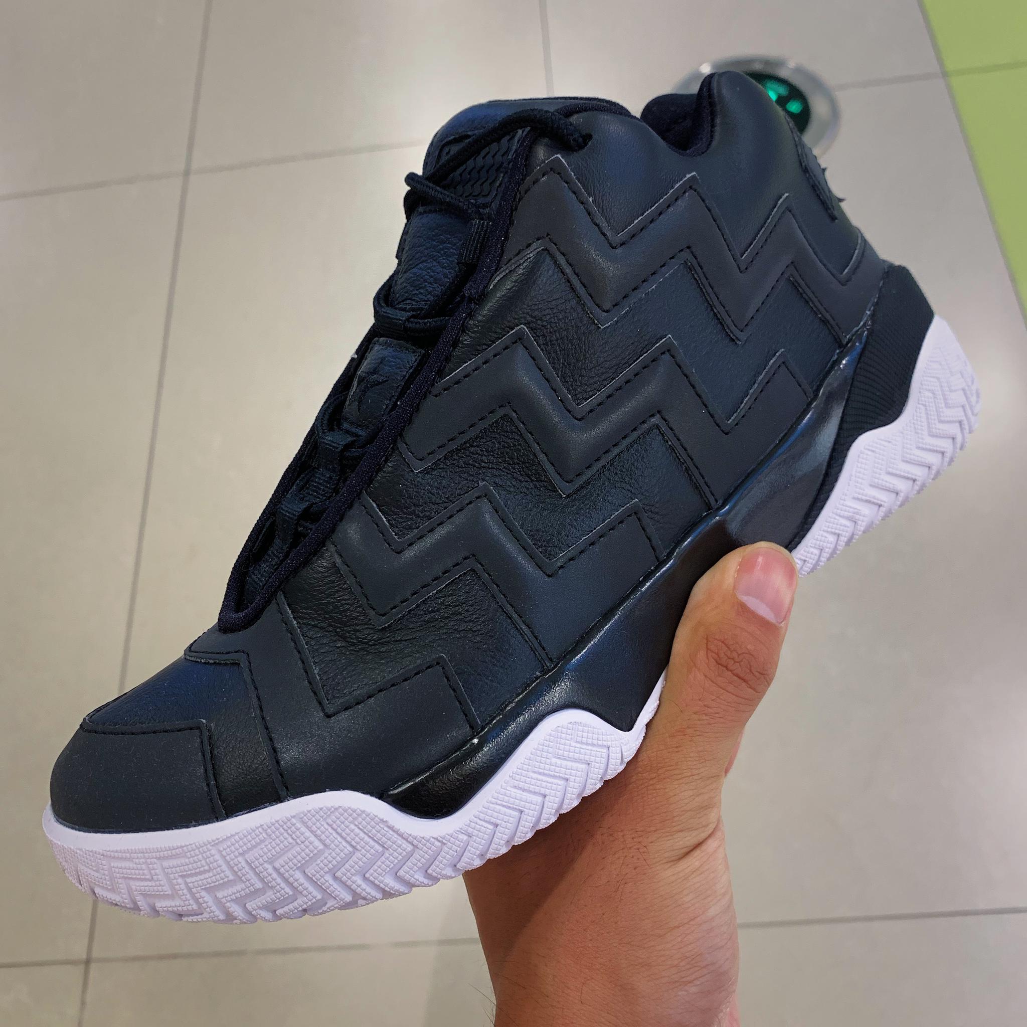 Converse VLTG以1995年的Converse Voltage篮球鞋为灵感