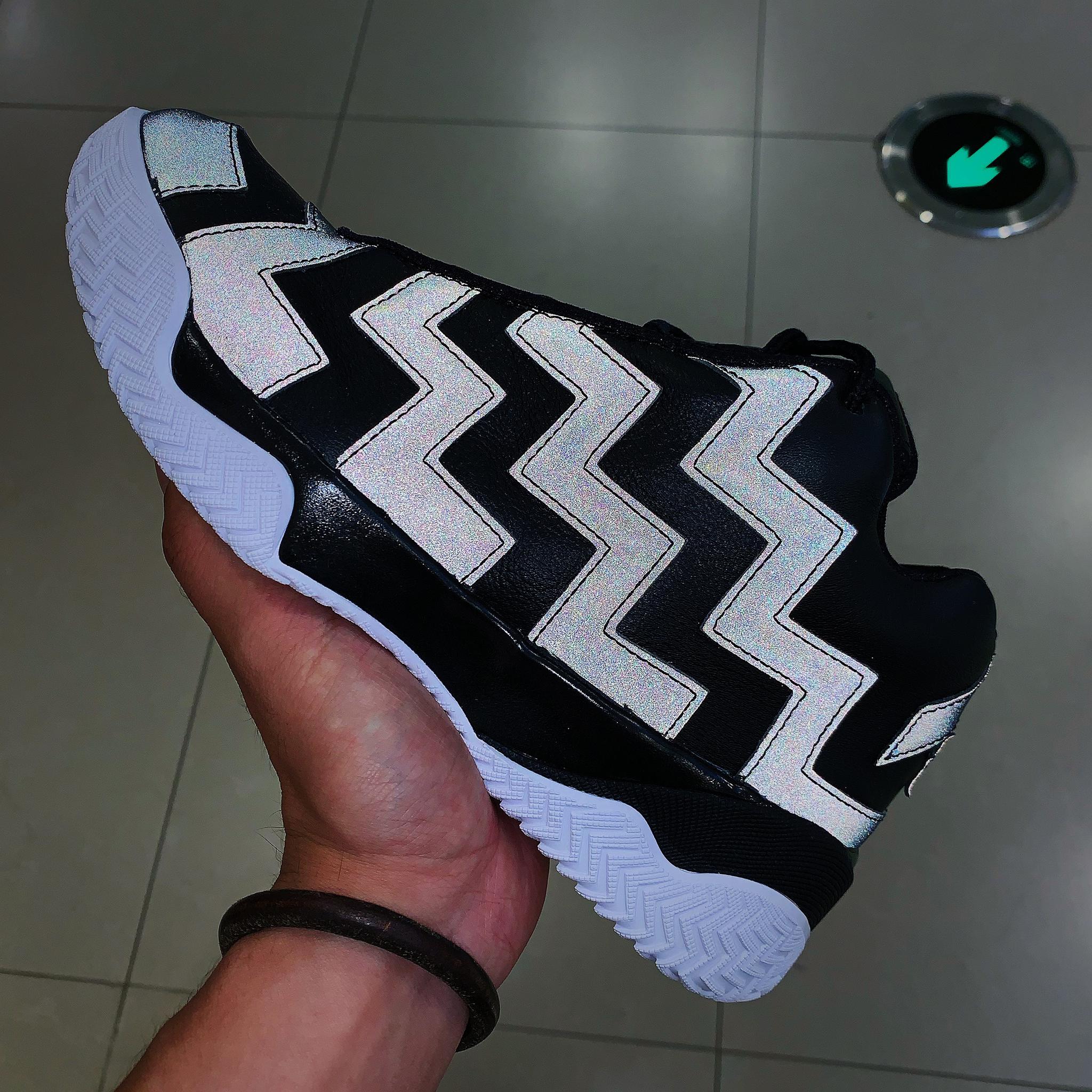 Converse VLTG以1995年的Converse Voltage篮球鞋为灵感