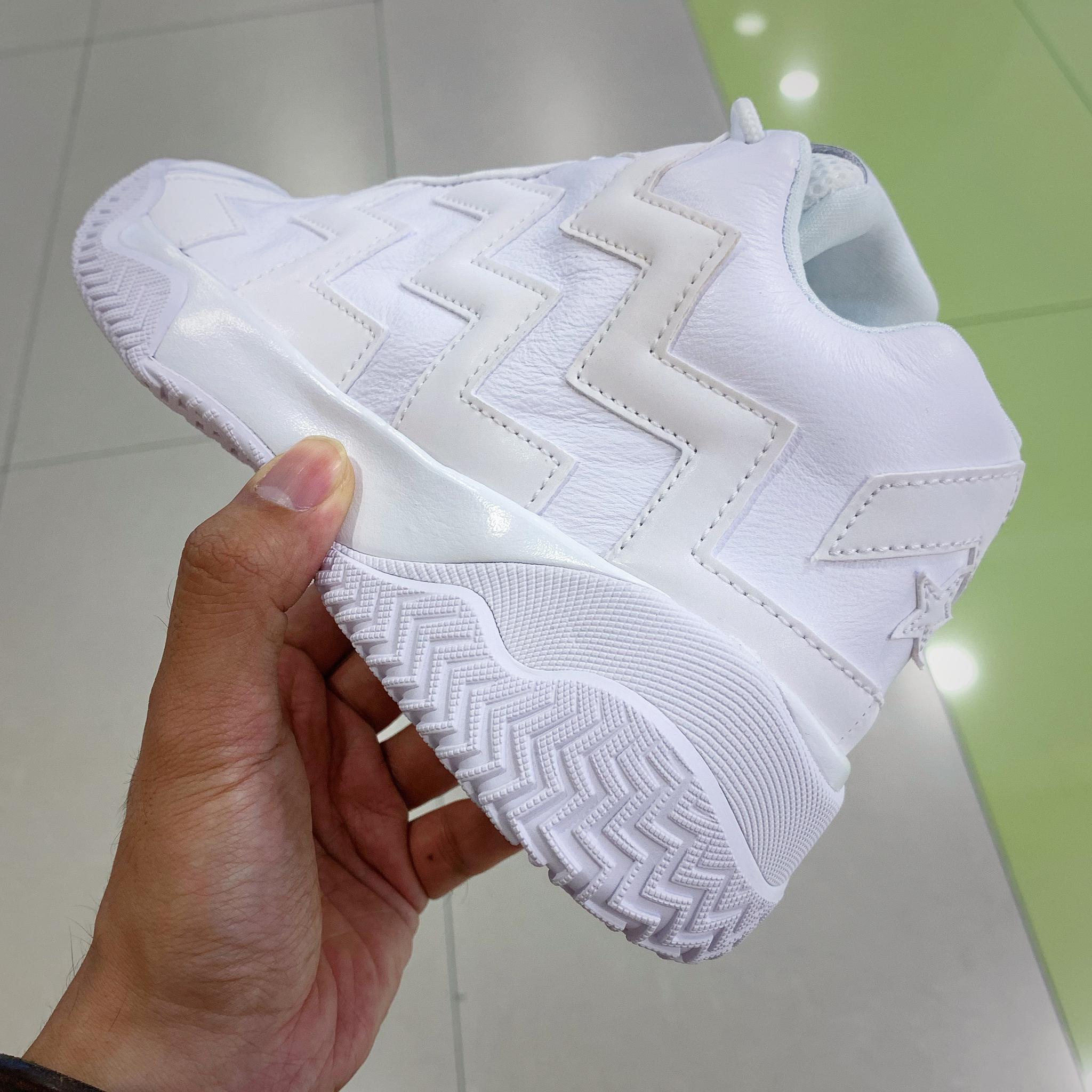 Converse VLTG以1995年的Converse Voltage篮球鞋为灵感