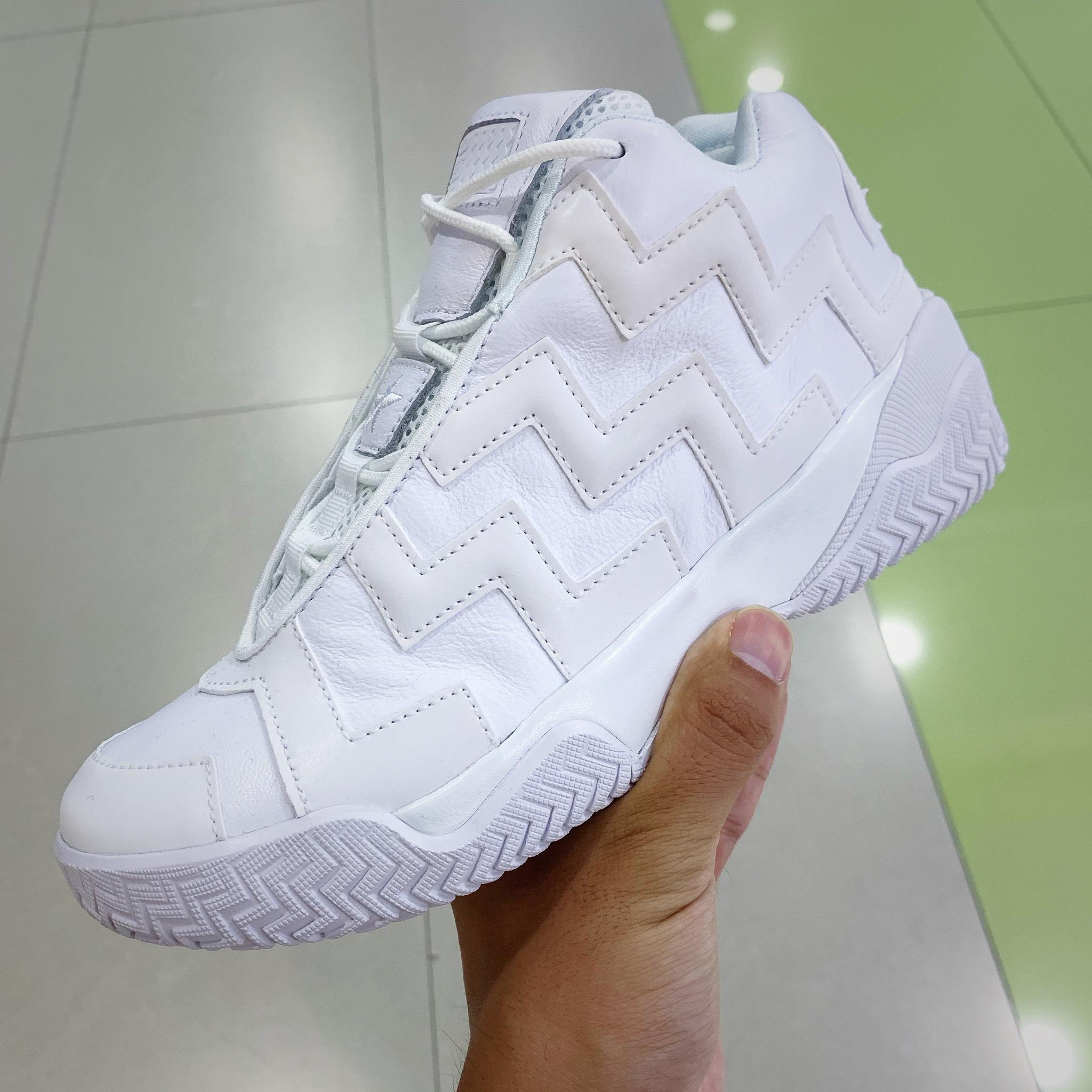 Converse VLTG以1995年的Converse Voltage篮球鞋为灵感