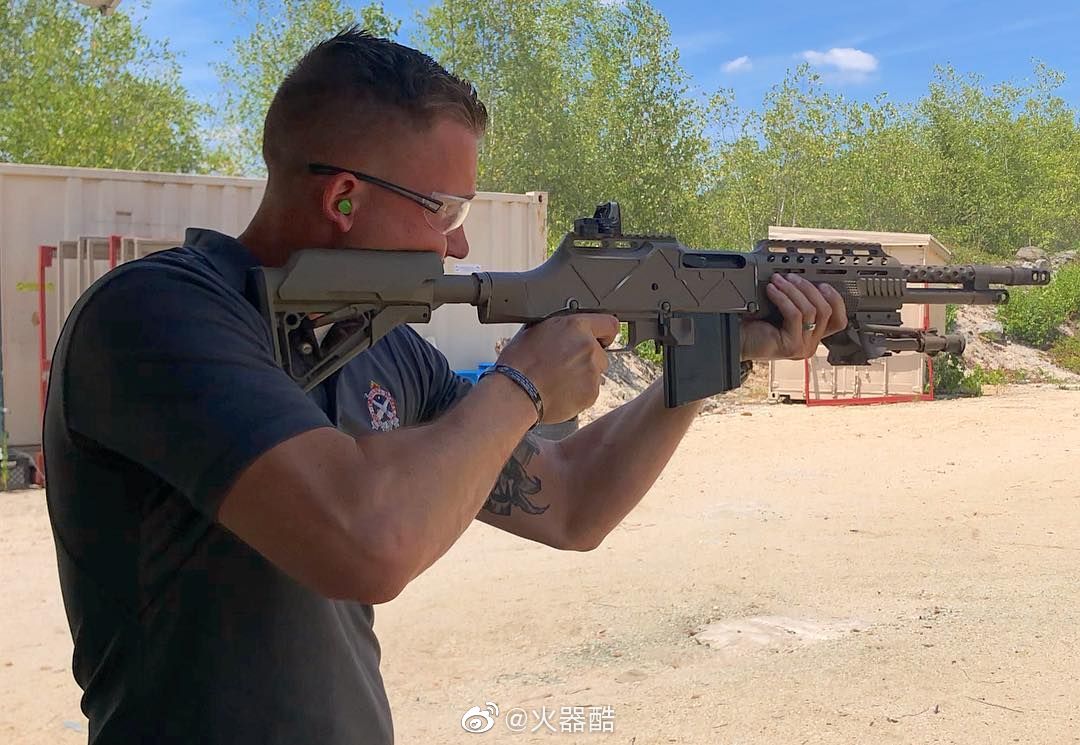 HCAR步枪造型可以吗？我要说他是从二战M1918BAR步枪为基础改出来的