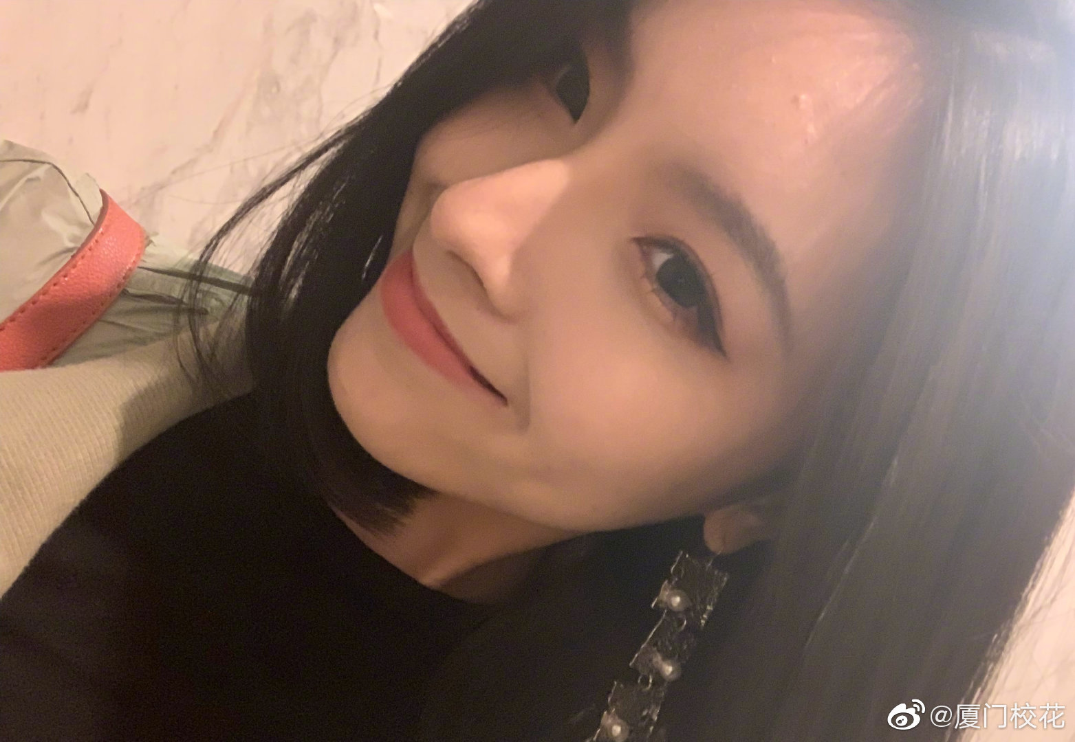 她叫杨琪，96年，毕业于山西师范大学，原厦门航空空乘，身高165cm