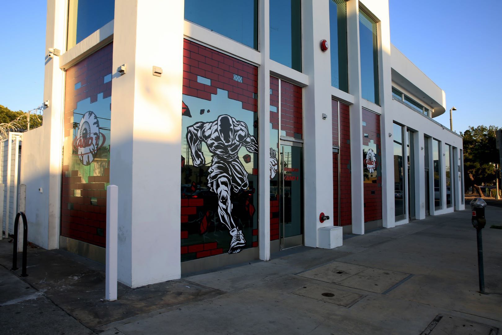 美国街头潮牌大眼睛MISHKA和美国篮球老牌And1跨界出的’’KEEP WATCH|篮球|街区|潮牌