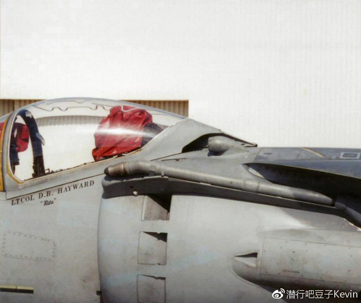 长谷川1/48美国海军陆战队AV-8B+型攻击机（2004年产）封绘故事