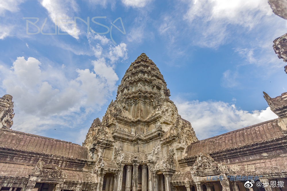 吴哥窟（Angkor Wat），又称吴哥寺，也是我们俗称的小吴哥