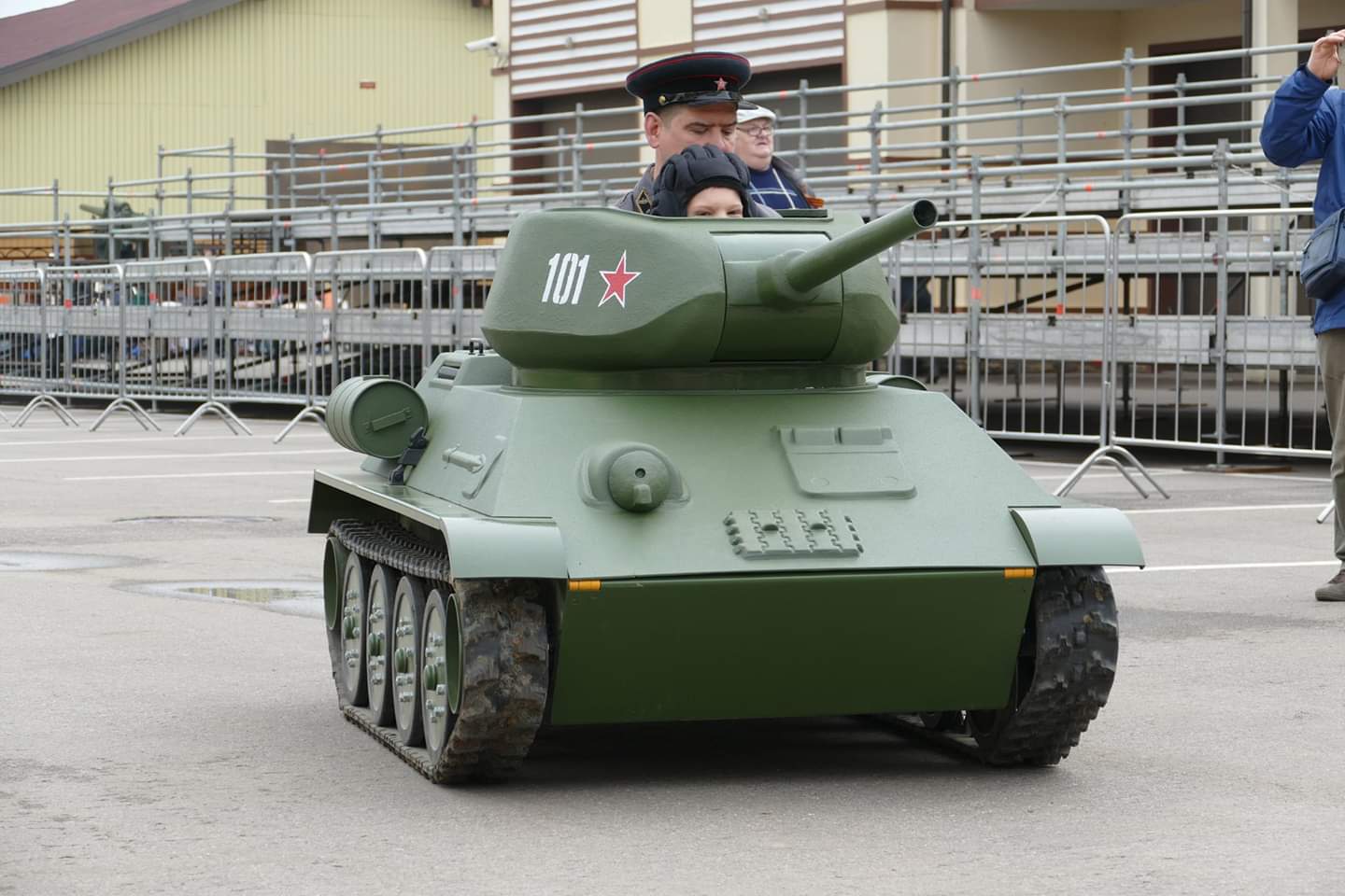 迷你T-34，一块一次|博物馆|卫国战争|坦克_新浪新闻