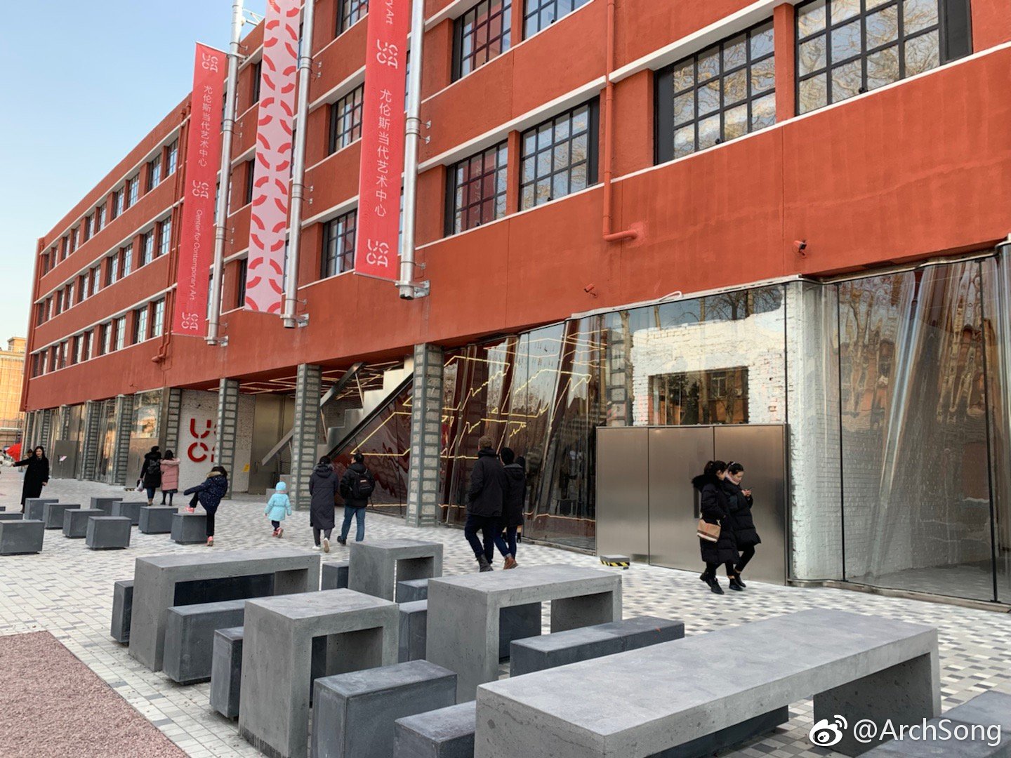 OMA在798设计的UCCA改造项目。大台阶已然成为了一种“形式”|飘带|台阶|音乐厅_新浪新闻