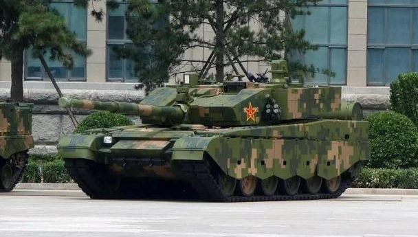 99A坦克加满油要多少钱？这油耗真开不起：一个月工资都不够油钱