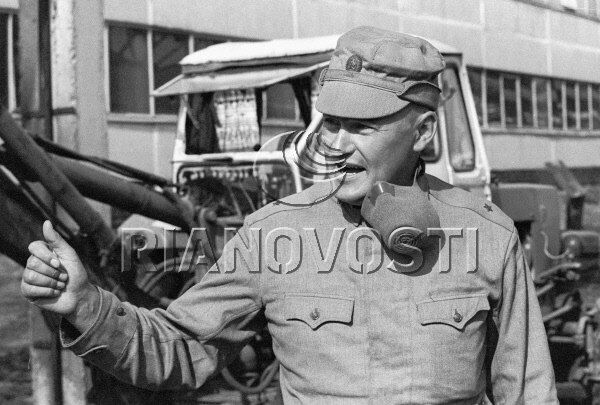 道具是不错 完美还原了苏军在处理切尔诺贝利事故中使用的okzk防沾染|切尔诺贝利|苏军|道具_新浪新闻