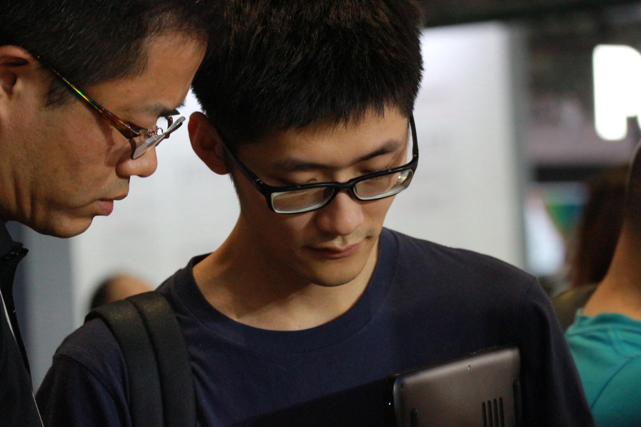 特别幸运能够和@影视飓风MediaStorm Tim合影，太开心了|飓风|合影|佳能_新浪新闻