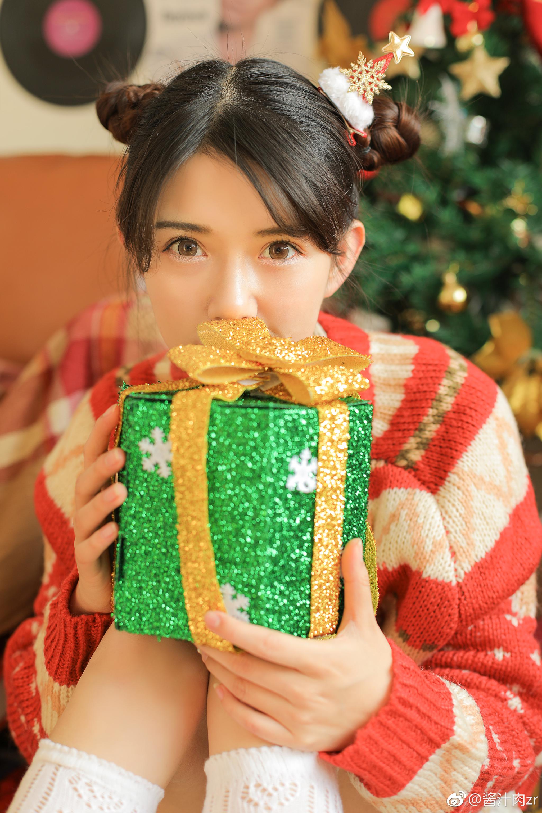 @酱汁肉zr 出镜：@QQQQ_Boom