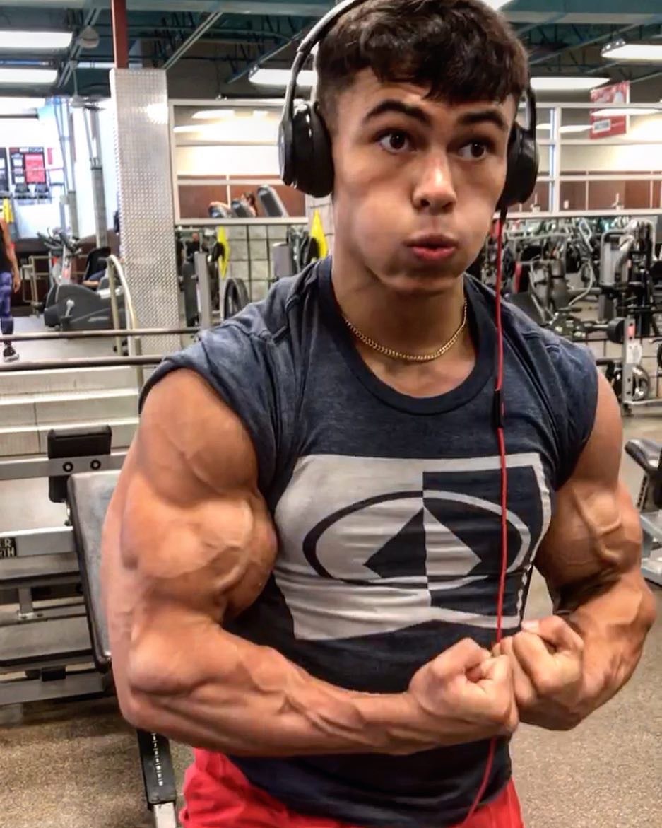 Devin Bernardo_新浪新闻