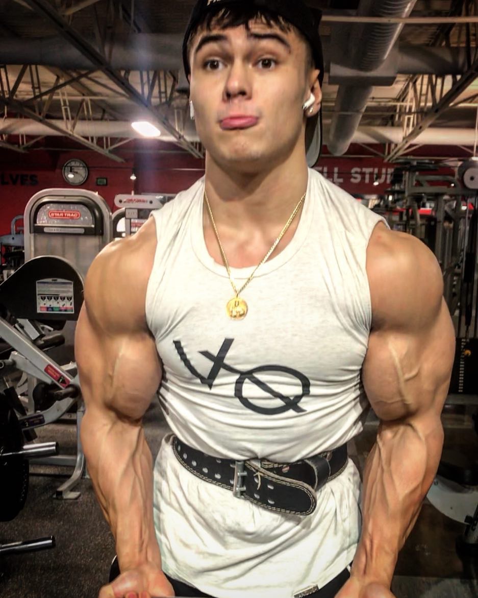 Devin Bernardo_新浪新闻