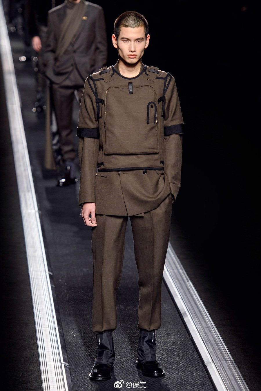 DIOR迪奥2019冬季男装 优雅时髦让人心动 Dior Men F/W 2019 发布全|时髦|男装|传送带_新浪新闻