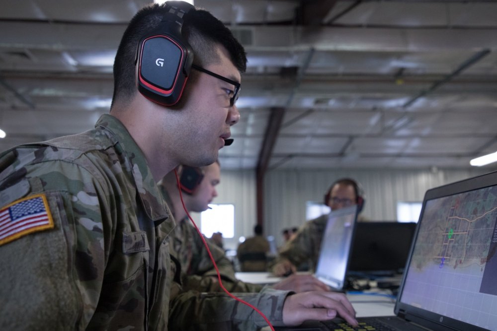 美国陆军士兵使用“虚拟战场空间3”(VBS3)软件进行训练|训练|士兵|美国陆军|作战|管理器_新浪新闻