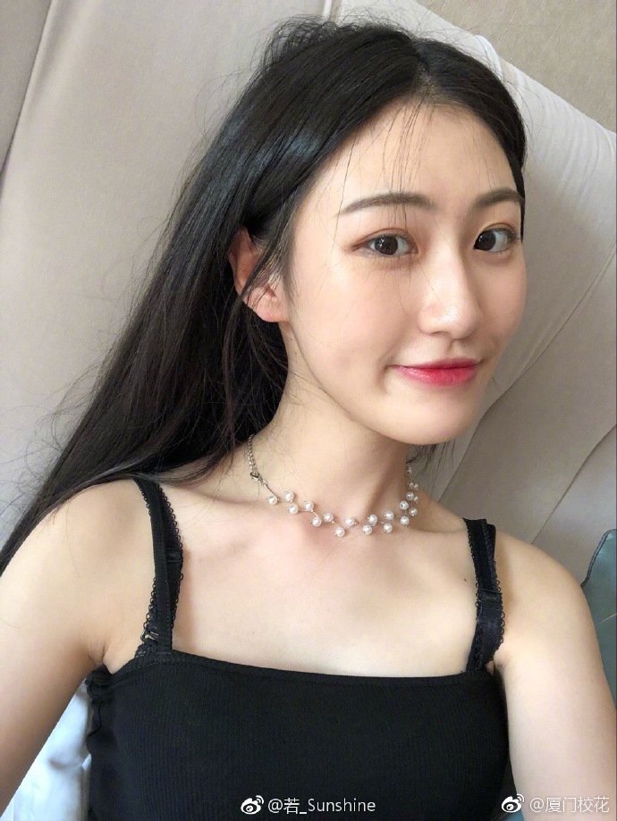 她叫李若文，97年，就读于沈阳师范大学，身高173cm，你觉得几分呢