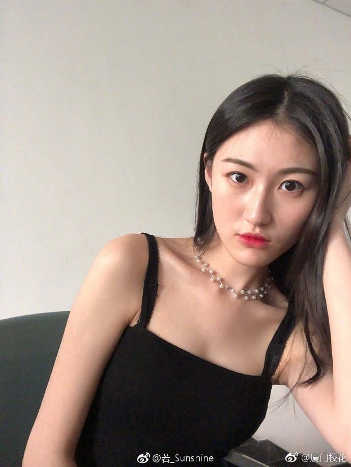 她叫李若文，97年，就读于沈阳师范大学，身高173cm，你觉得几分呢