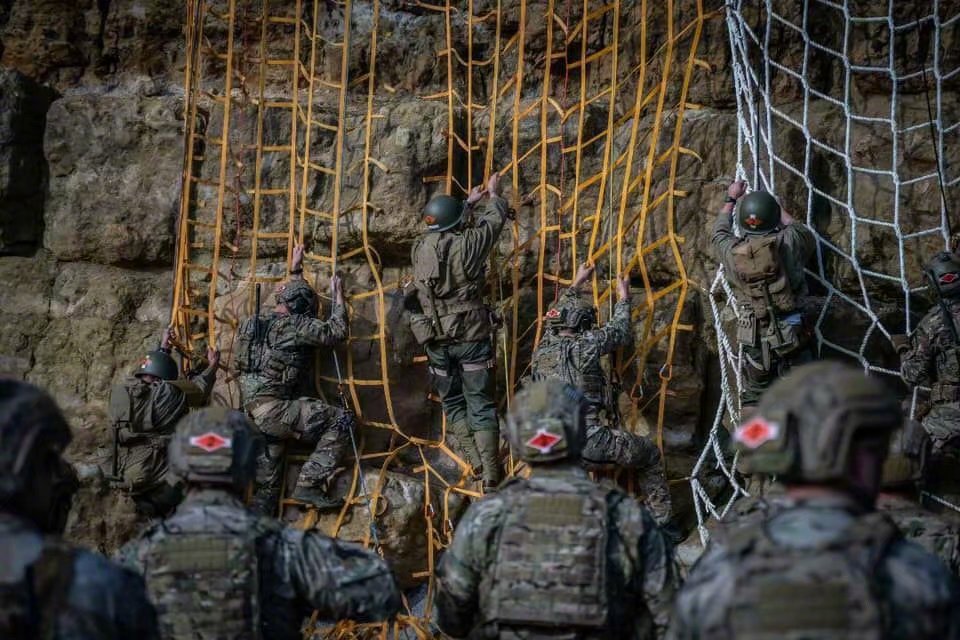 陆军75游骑兵团2营重攀奥克角 纪念D-Day75周年|游骑兵|奥克|陆军_新浪新闻