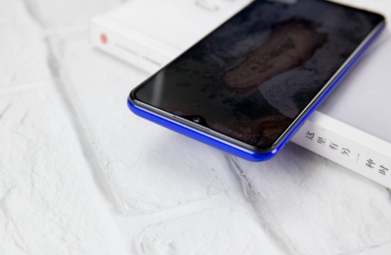 水滴屏和3D渐变机身，vivo U1 799颜王堪称最值得入手百元机__财经头条