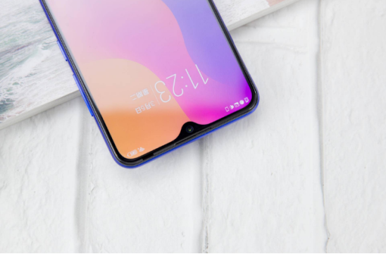 水滴屏和3D渐变机身，vivo U1 799颜王堪称最值得入手百元机__财经头条