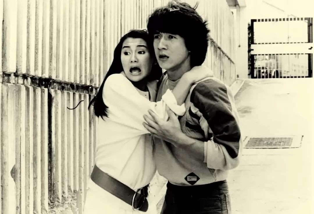 《警察故事》张曼玉告诉你：做英雄背后的女人，要有多惨？|警察故事|张曼玉|成龙_新浪新闻