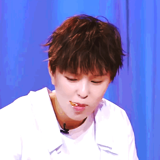 昨晚的《天天向上》@火箭少女101_Sunnee 在美食诱惑面前|火箭少女|天天向上|小吃货_新浪新闻