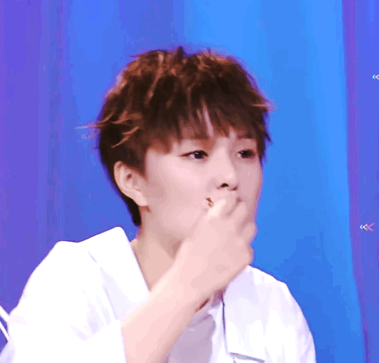 昨晚的《天天向上》@火箭少女101_Sunnee 在美食诱惑面前|火箭少女|天天向上|小吃货_新浪新闻