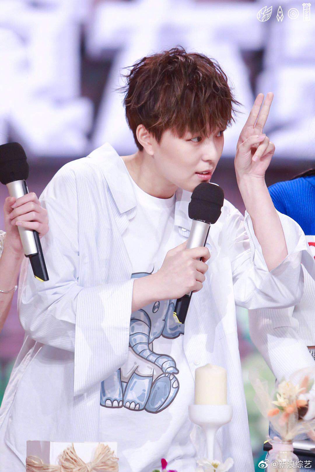 昨晚的《天天向上》@火箭少女101_Sunnee 在美食诱惑面前|火箭少女|天天向上|小吃货_新浪新闻