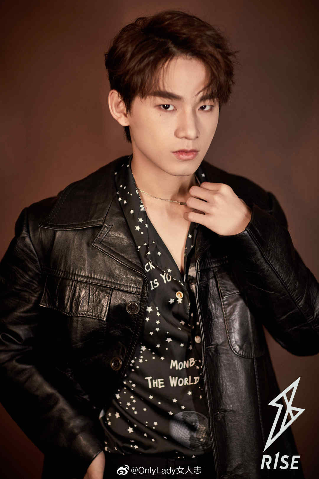 偶像男团R1SE现身红毯，成团首次公开亮相|赵让|姚琛|夏之光_新浪新闻