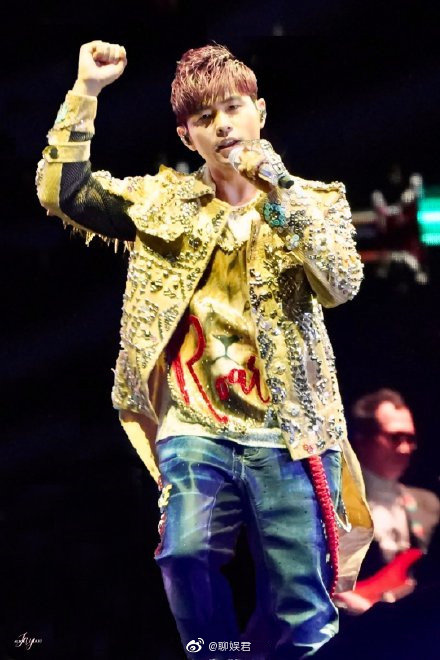 看到很多杰迷说Jay演唱会一定要和最爱的人去看才更有意义