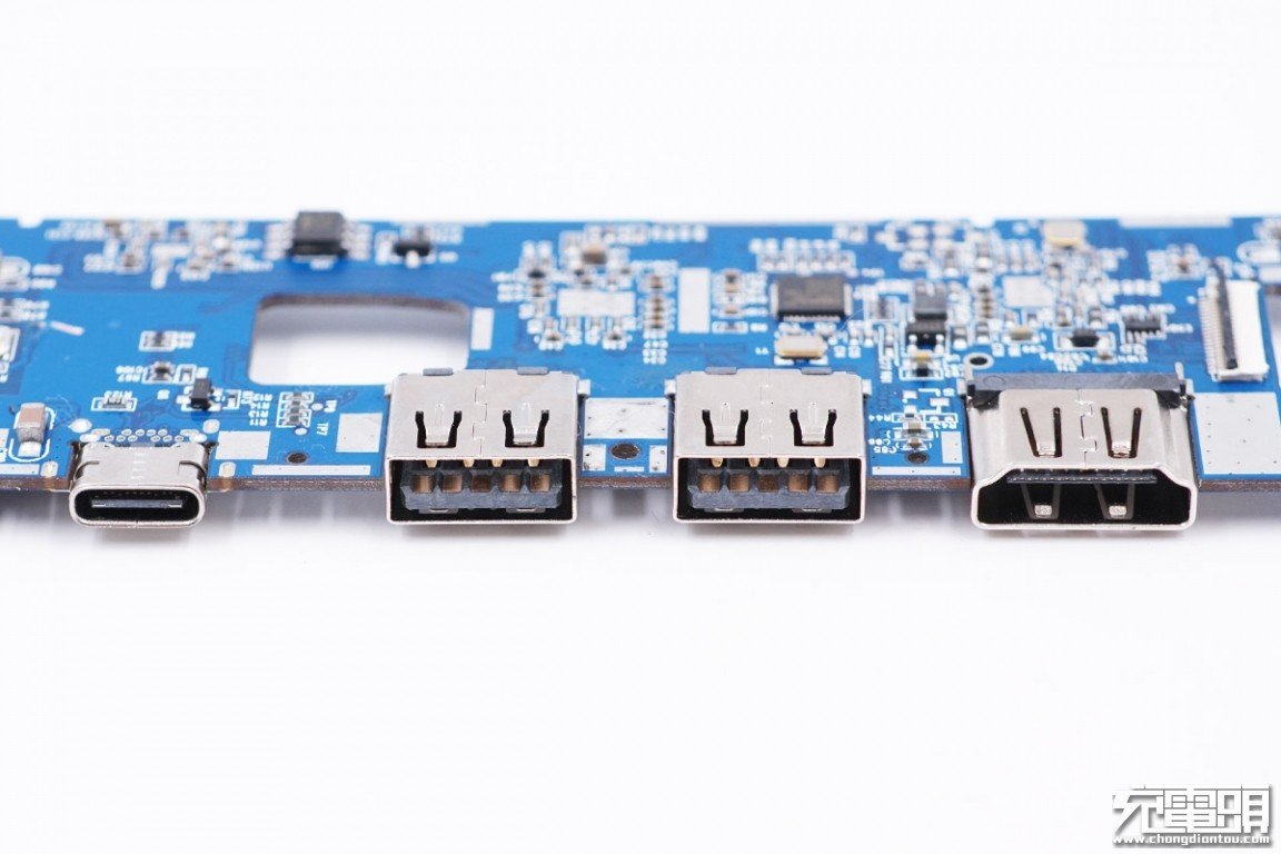 拆解报告：UGREEN绿联USB-C多功能拓展坞|USB|芯片_新浪新闻