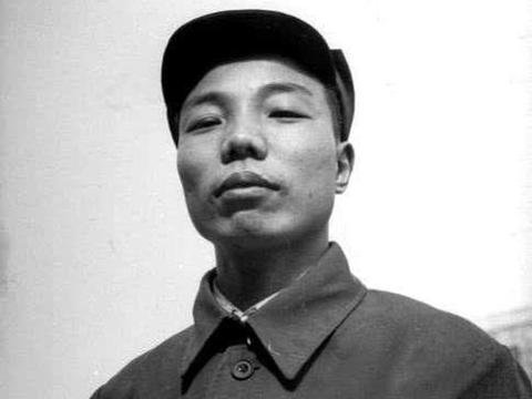 上将肖华17岁当师政委，他的师长更厉害，23岁当师长|吴高群|师长|肖华_新浪新闻