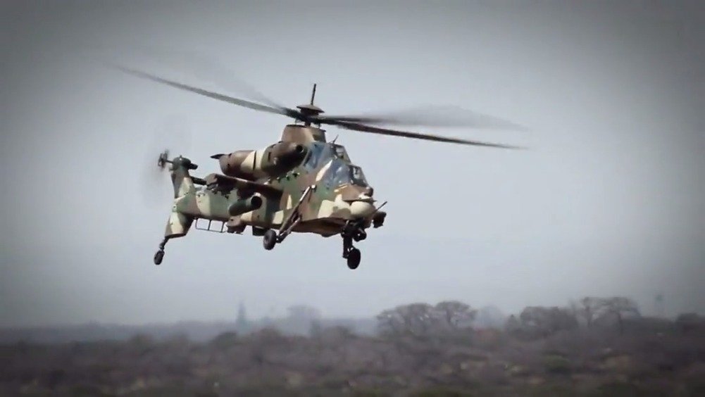 南非空军第16中队的“石茶隼”（Rooivalk）战斗支援直升机南非CSH-|空军|南非_新浪新闻