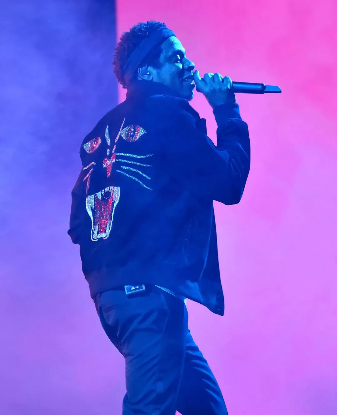 巴菲特都夸赞的嘻哈歌手是如何进化成亿万富豪的