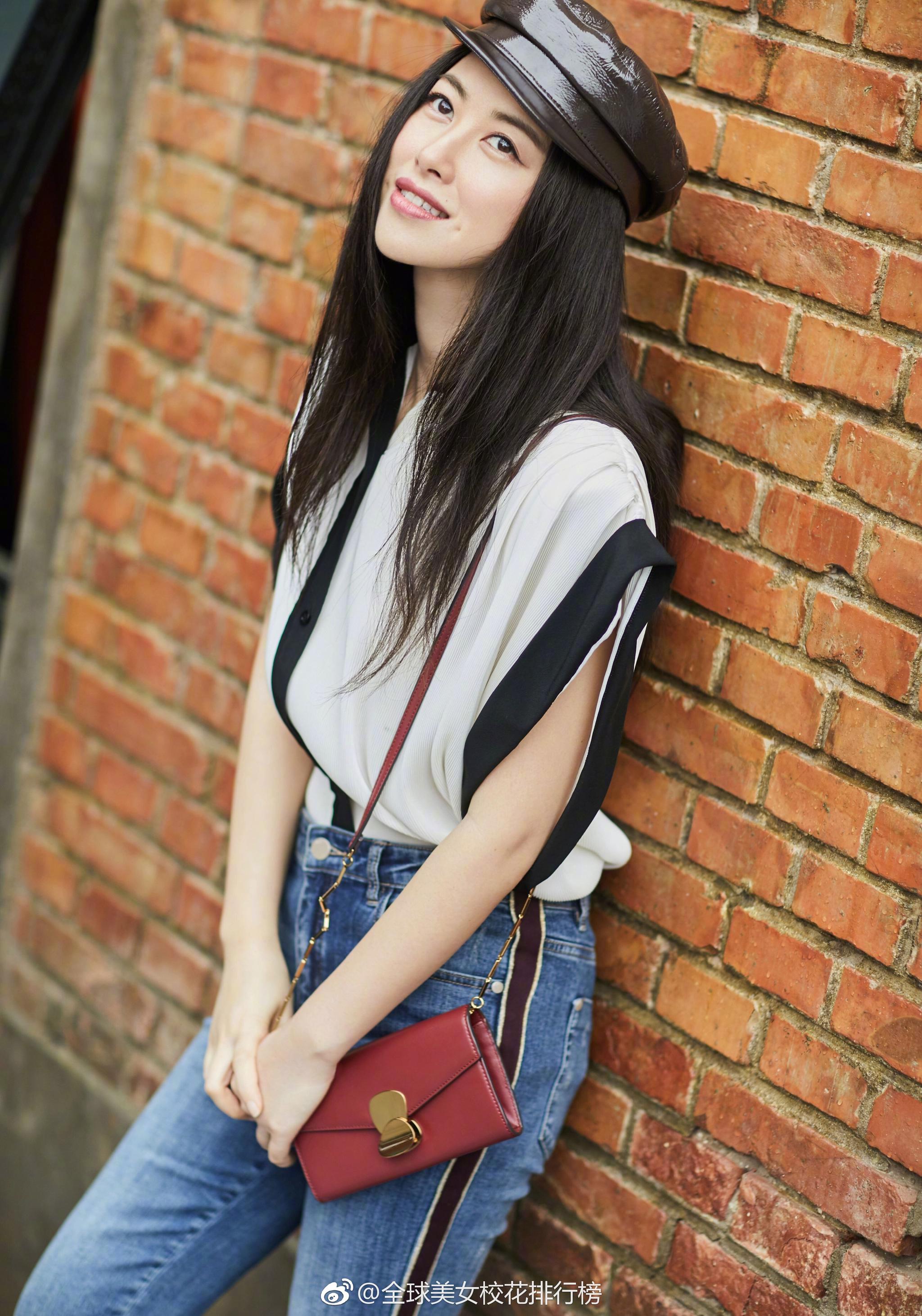 朱珠 毕业于北京工商大学 84年 巨蟹座 身高166cm 体重48kg 出生于北