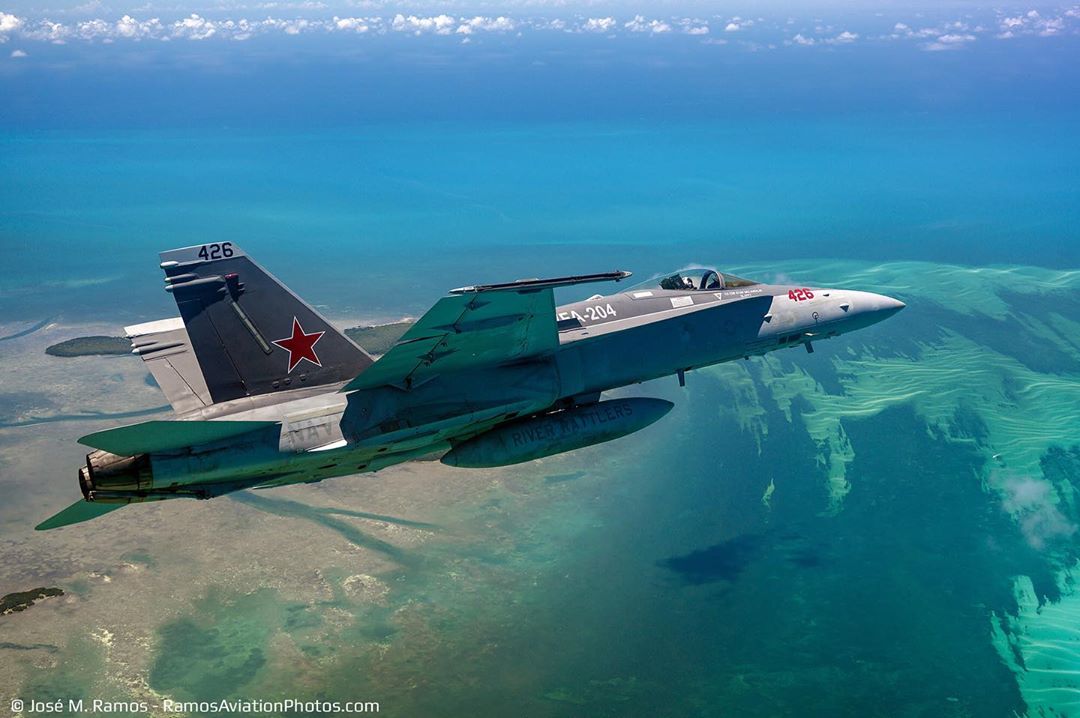 来自美国海军VFC-111、VFC-13的F-5N、VFA-204和VFC-12的F/A-18C/D在|白玮|美国海军|墨西哥湾_新浪新闻